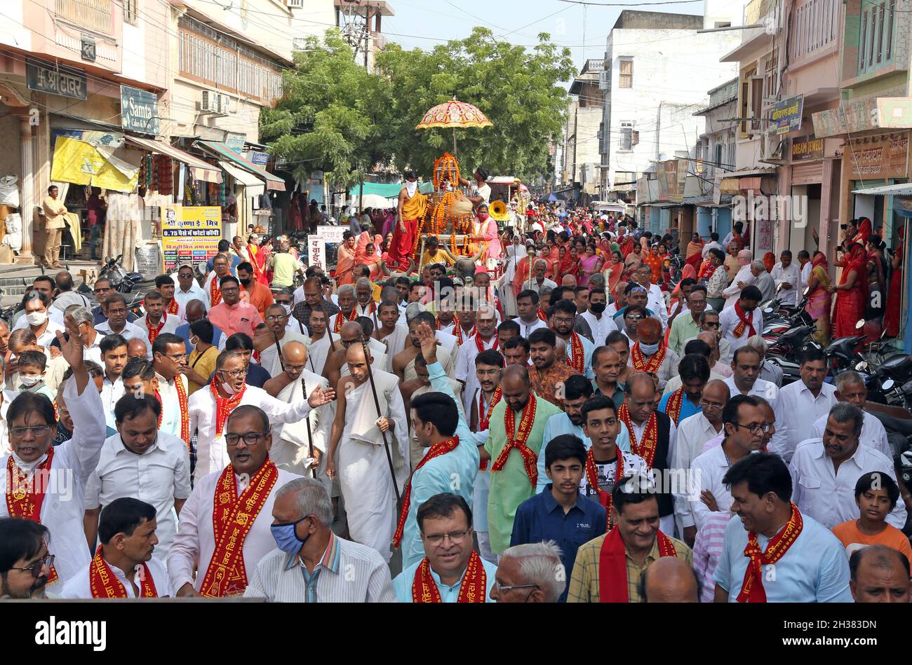Jain nuns hi-res stock photography and images - Alamy