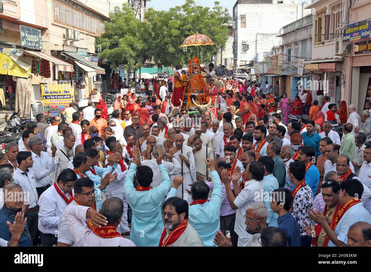 Jain monks hi-res stock photography and images - Alamy
