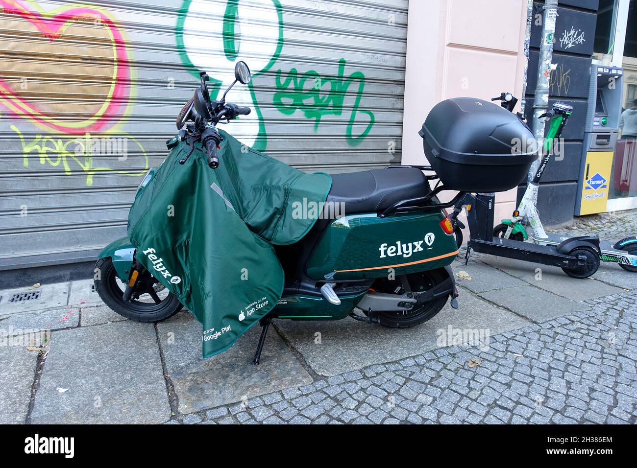 Felyx scooters hi-res stock photography and images - Alamy