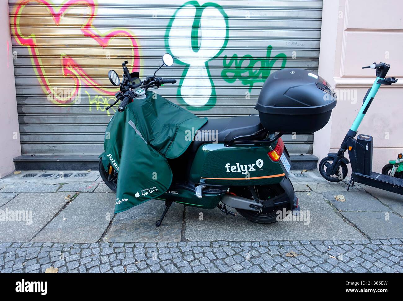 Felyx scooters hi-res stock photography and images - Alamy