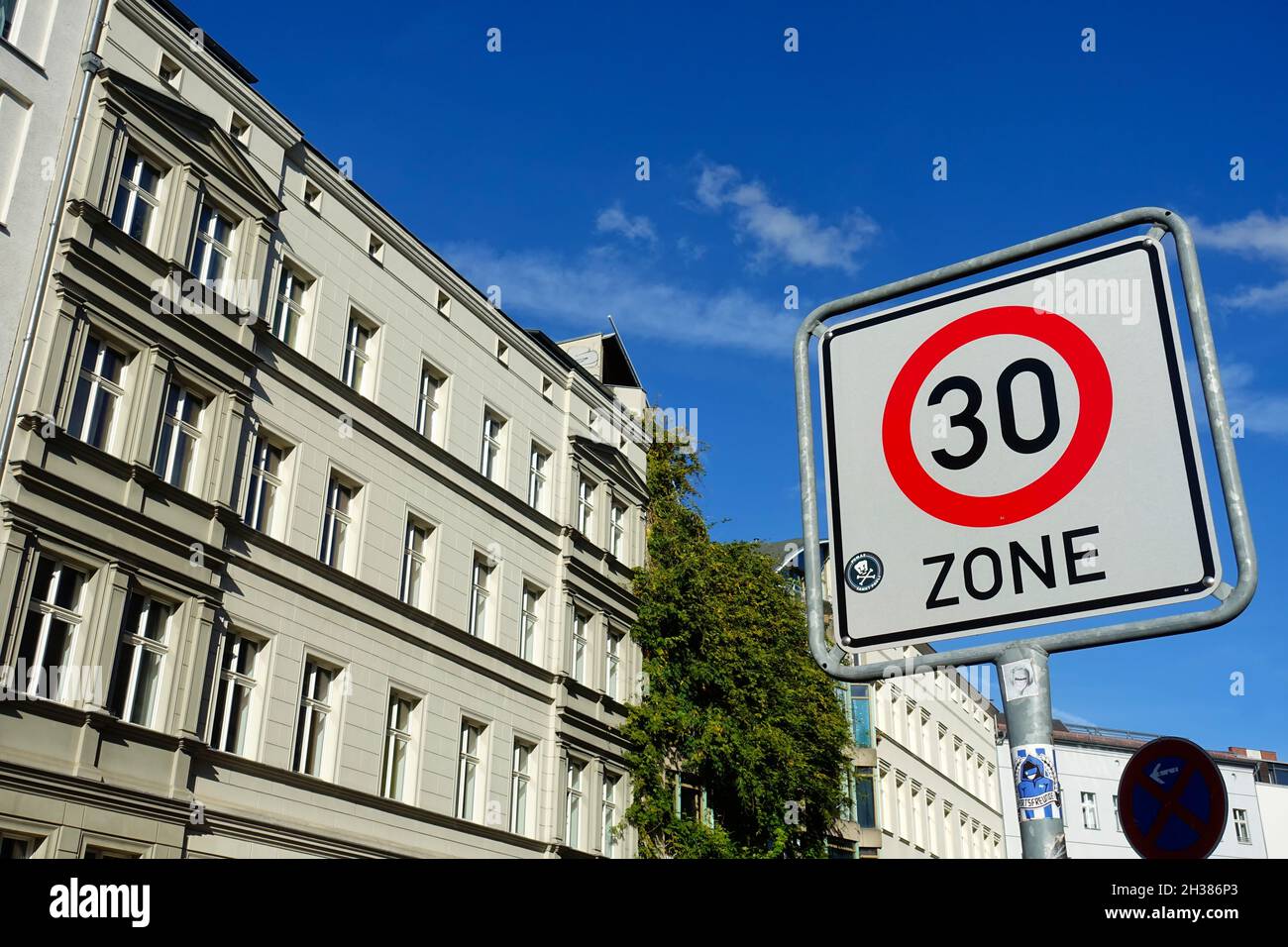 Speed 30, street sign in Berlin Stock Photo - Alamy