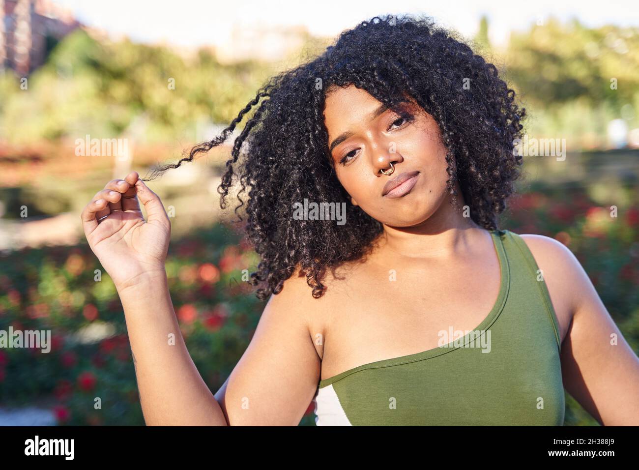 Hand clutching hi-res stock photography and images - Alamy