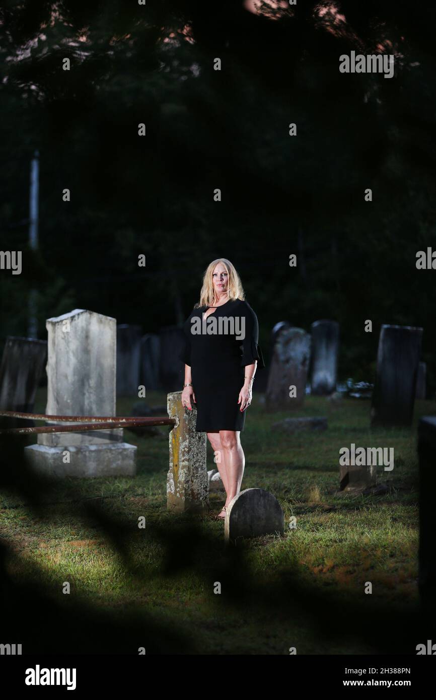 Murdered woman buried hi-res stock photography and images - Alamy