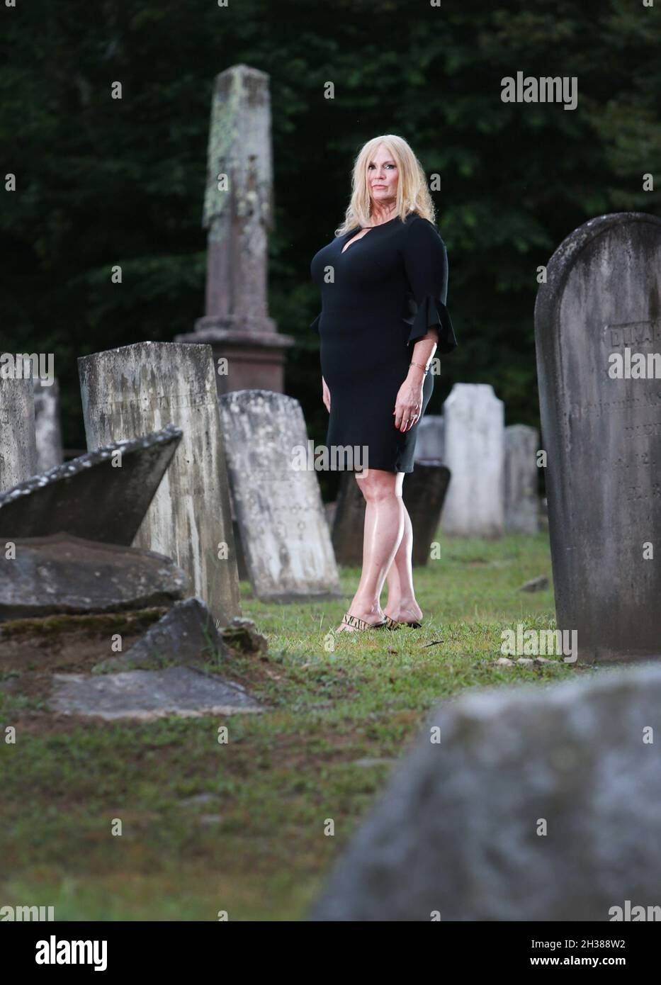 Madison, Connecticut, USA. 9th Aug, 2021. Medium and healer CHRYSTYNE ...