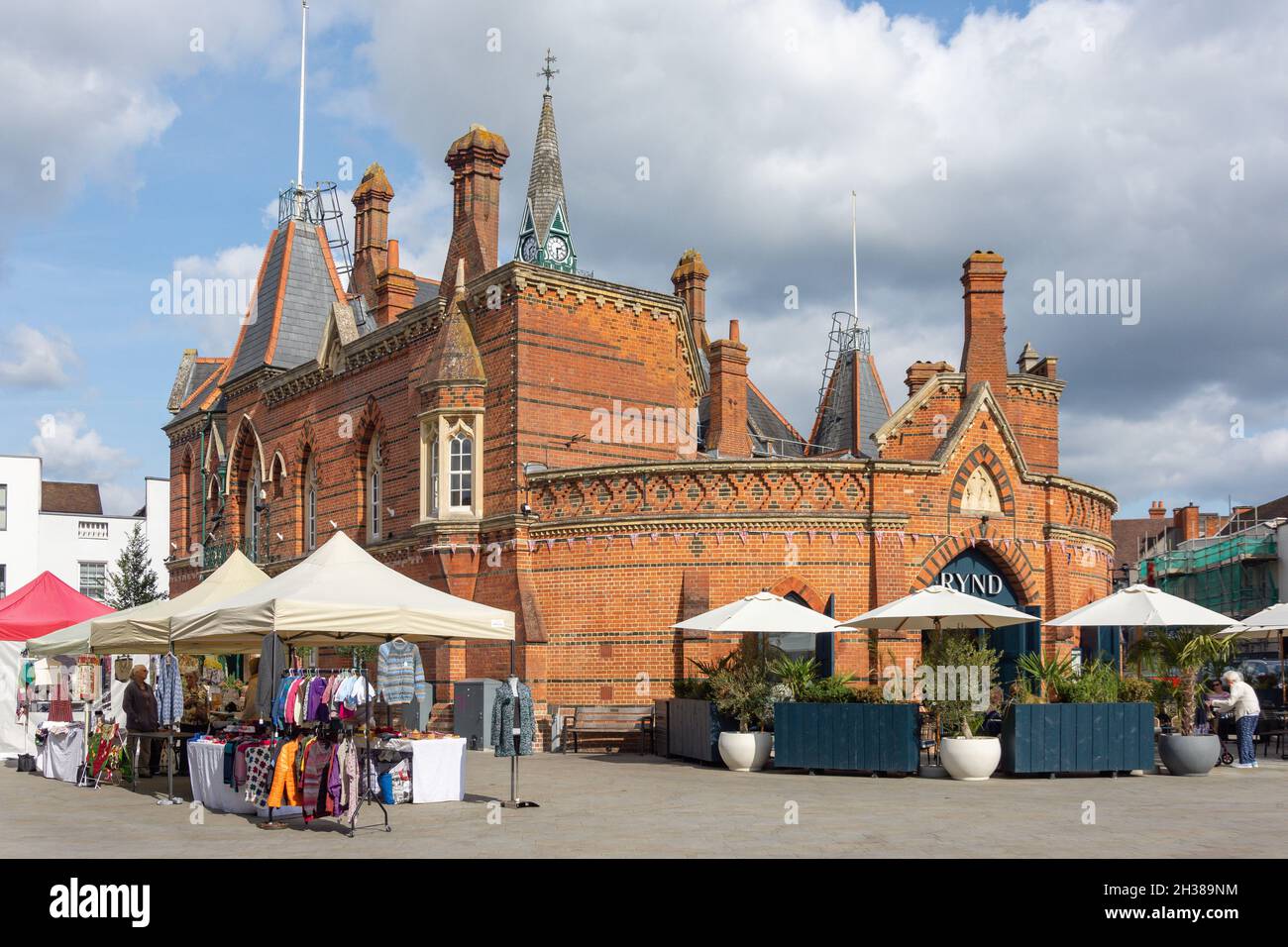Town hall restaurant hi-res stock photography and images - Alamy