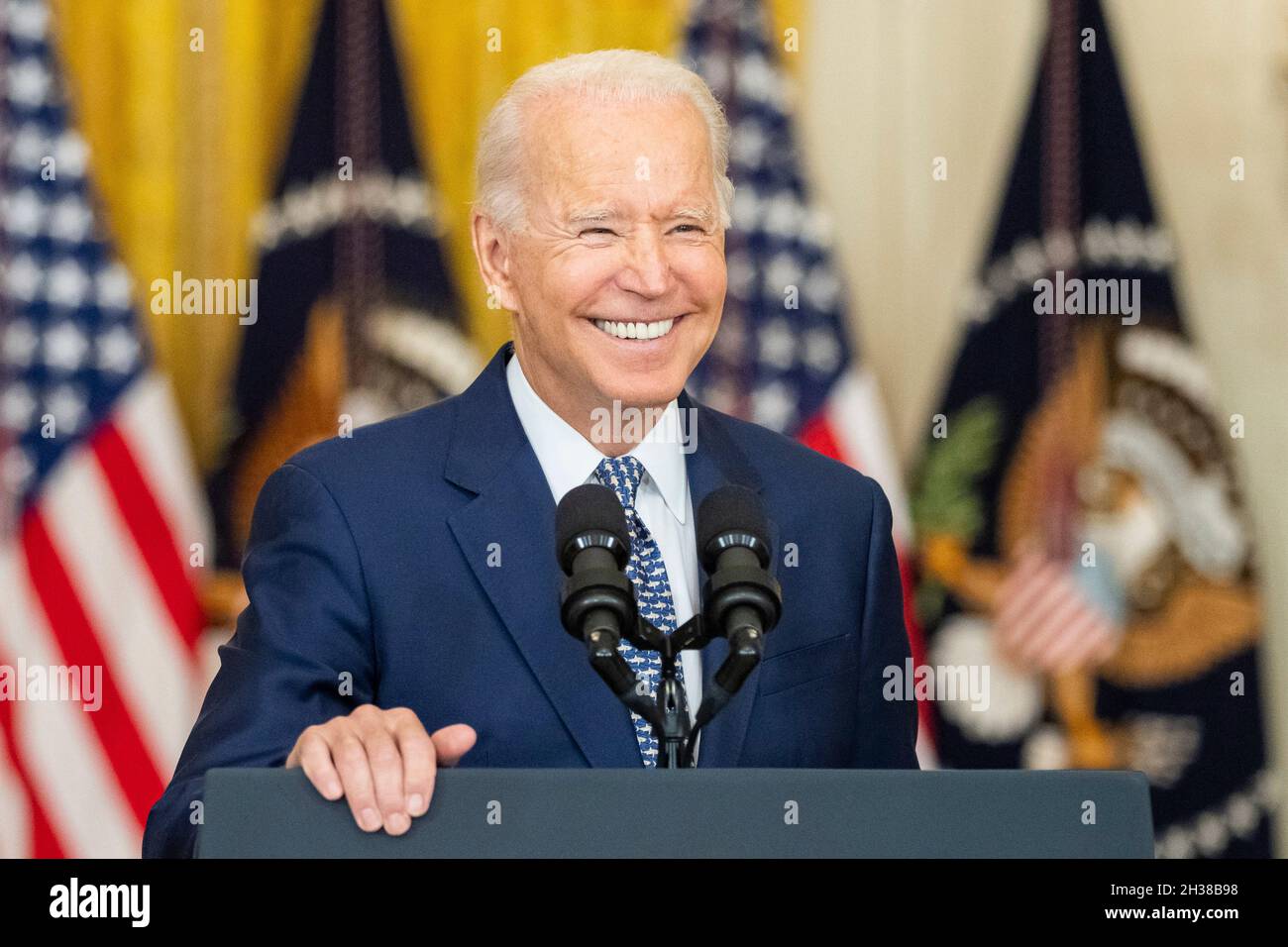 President joe biden smiling hi-res stock photography and images - Alamy