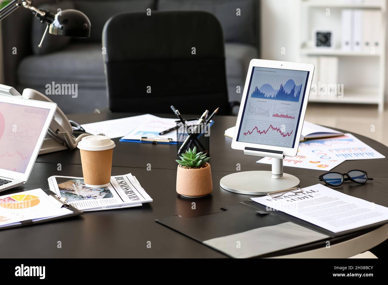 Infographics diagrams hi-res stock photography and images - Alamy