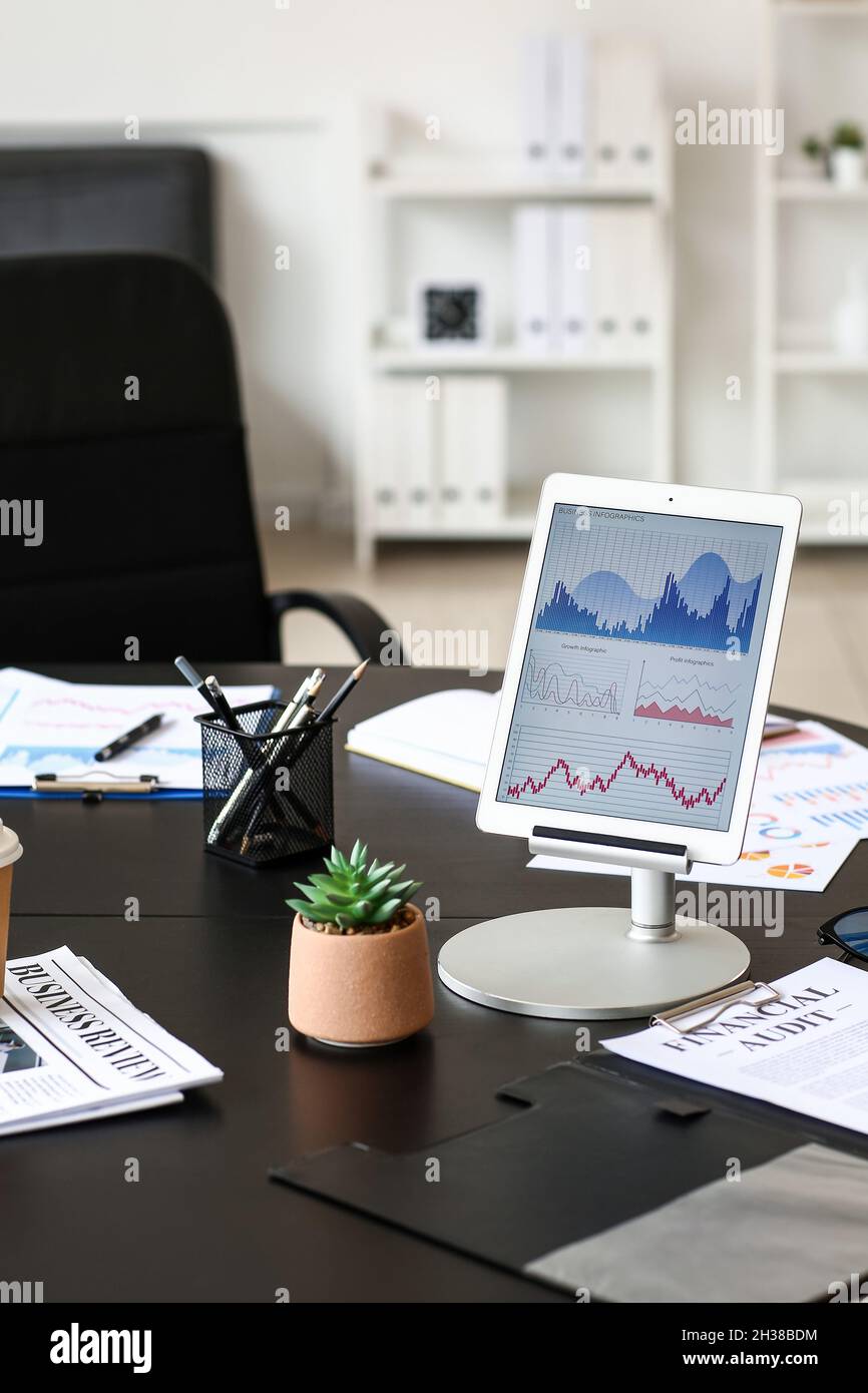 Infographics diagrams hi-res stock photography and images - Alamy