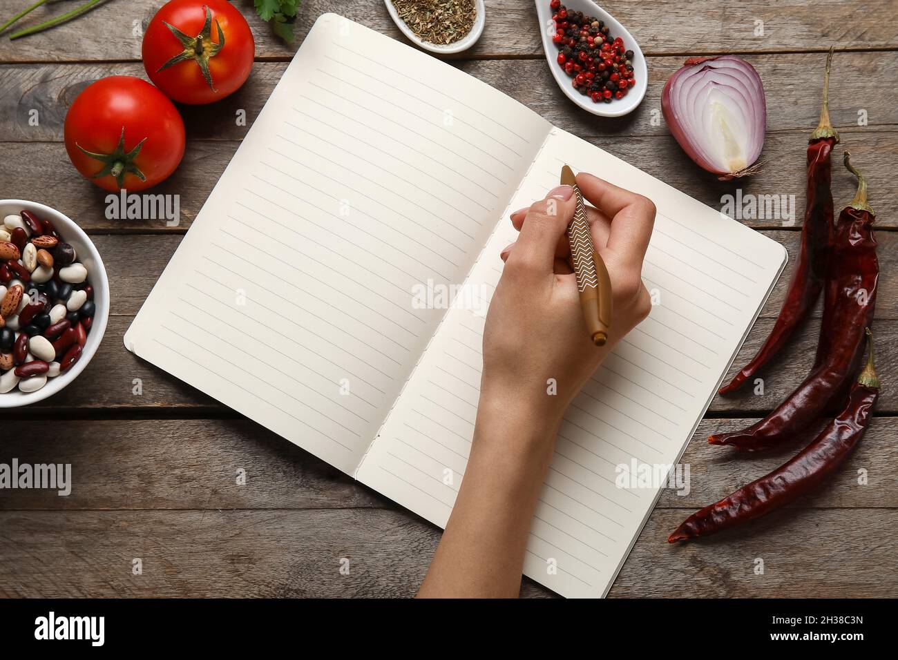 Woman recipe book table hi-res stock photography and images - Alamy