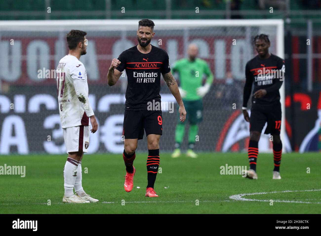 Olivier Giroud of Ac Milan celebrates after scoring his team's first ...