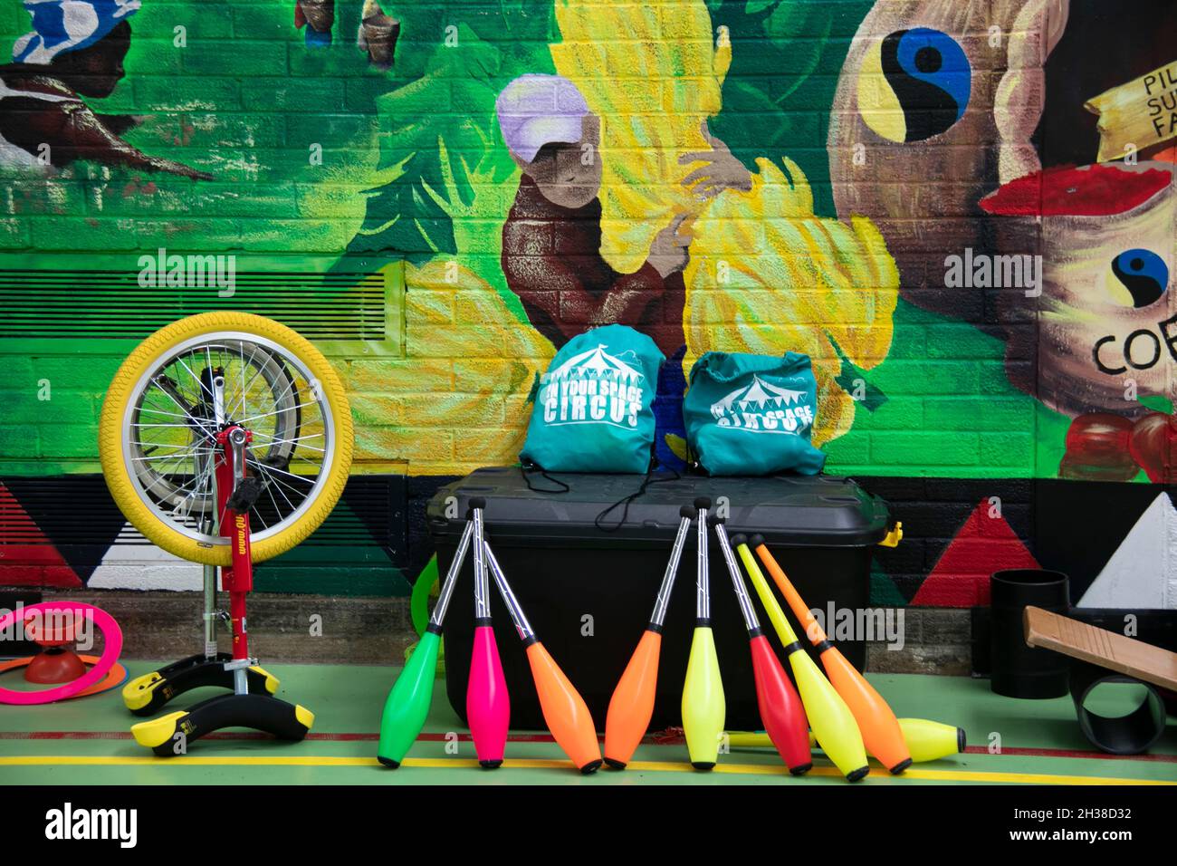 Circus equipment hi-res stock photography and images - Alamy