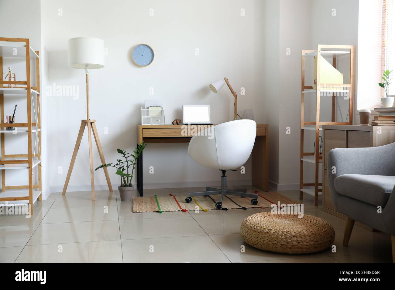 Workspace units hi-res stock photography and images - Alamy