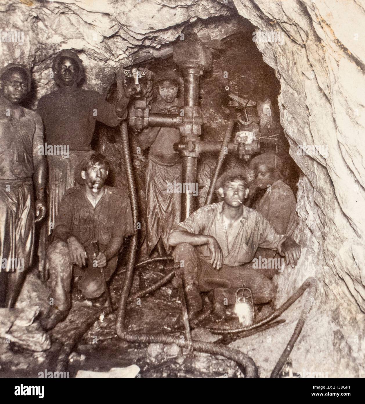 South africa gold mine 1920 hi-res stock photography and images - Alamy