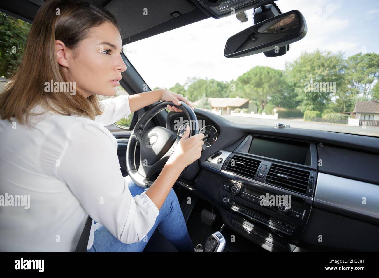 Saudi woman driving hi-res stock photography and images - Alamy