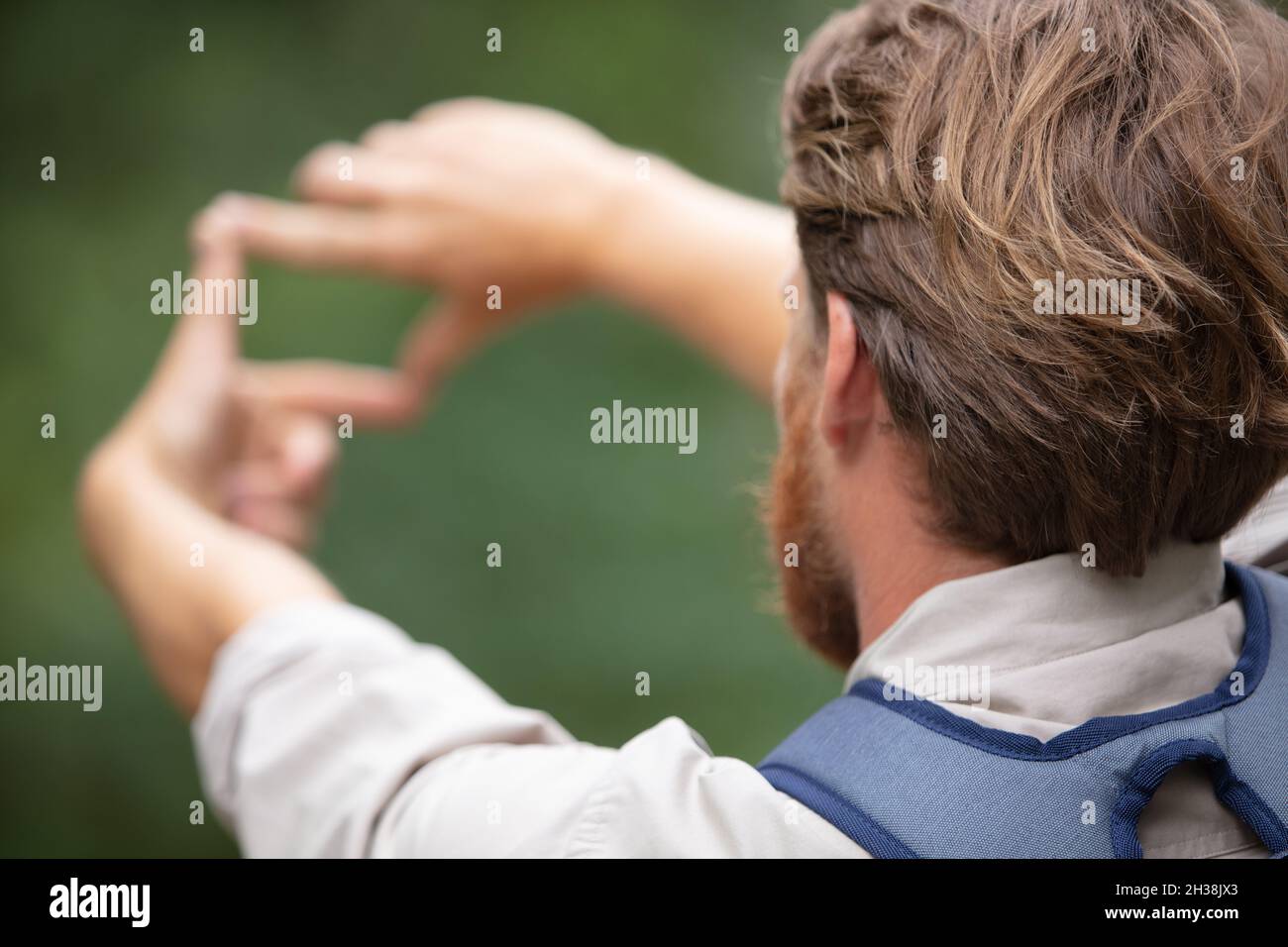 male photographer framing picture with his hands Stock Photo - Alamy