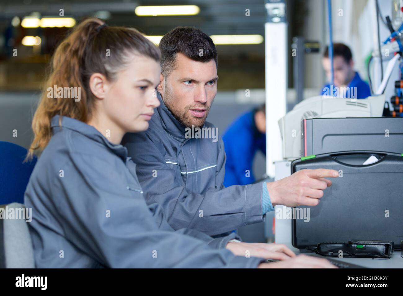 woman training to become a mechanic in auto repair shop Stock Photo - Alamy