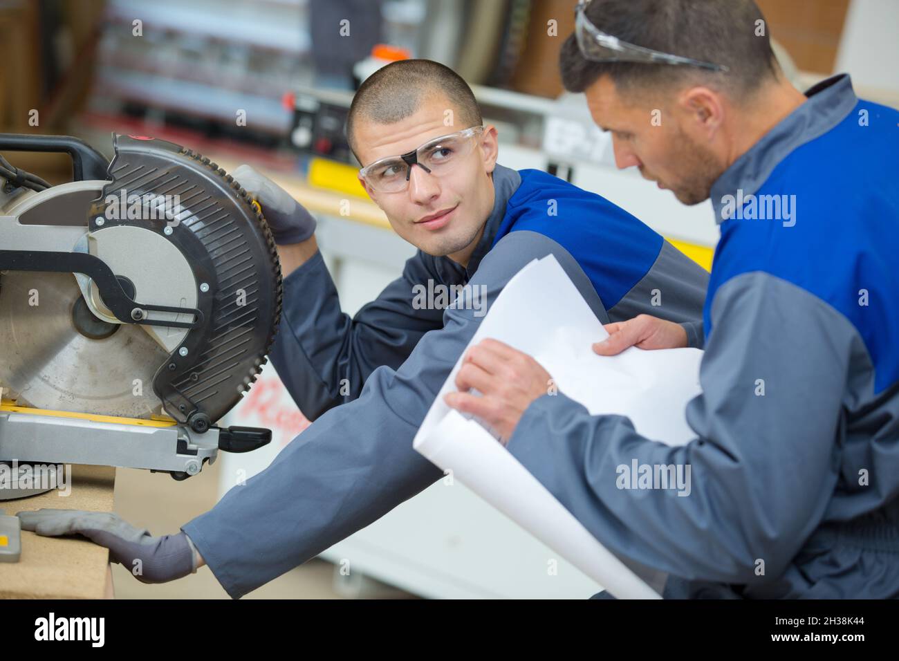 Use table saw guard hi-res stock photography and images - Alamy