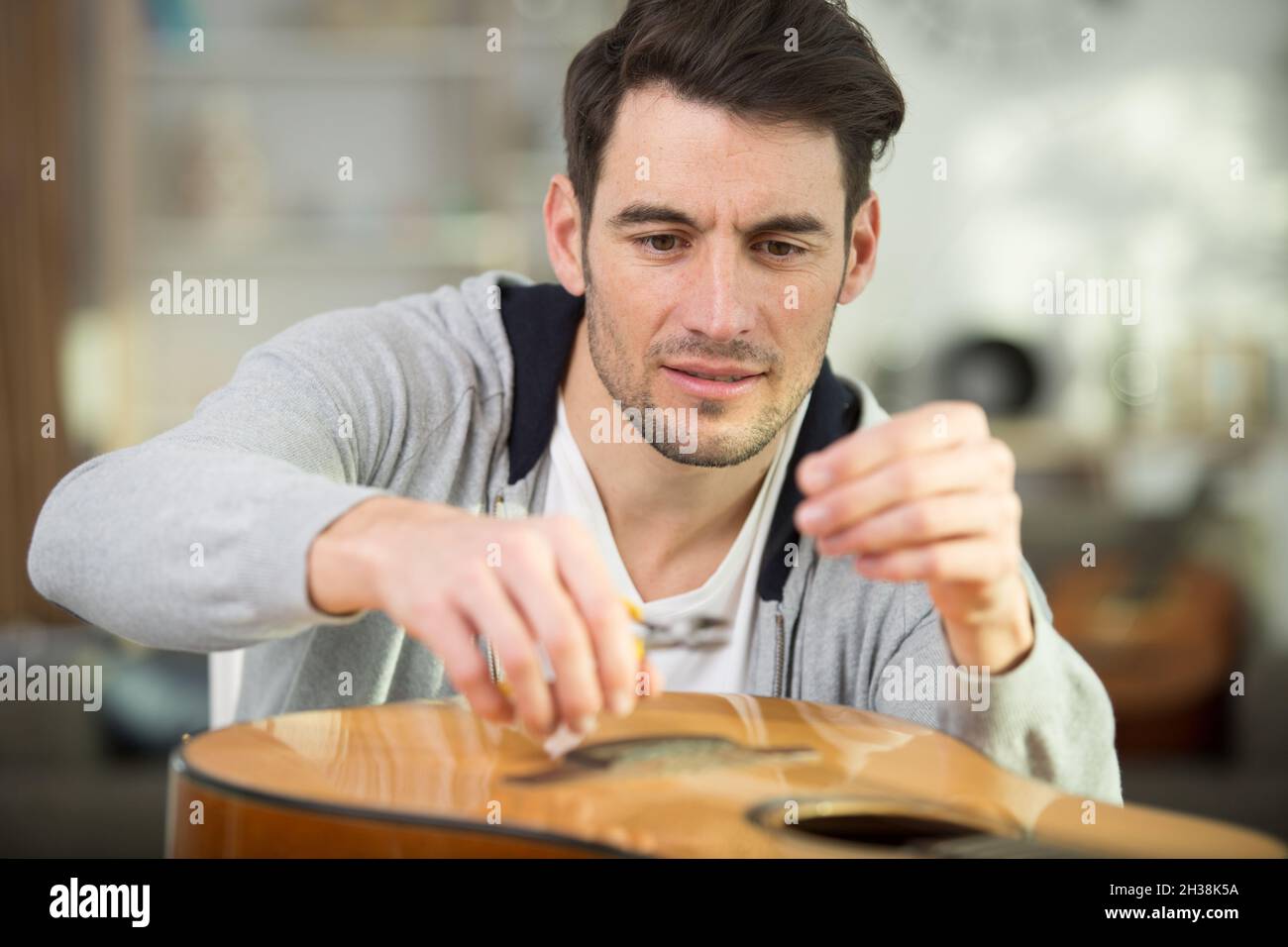 Broken guitar string hi-res stock photography and images - Alamy Broken guitar string hi-res stock photography and images - Alamy