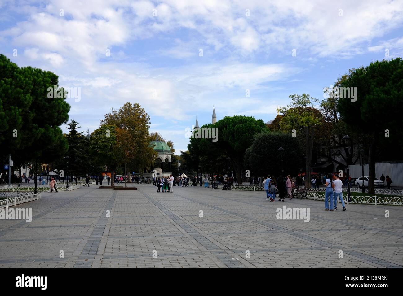 Tourists in Sultanahmet Square (Hippodrome), Istanbul, Turkey Stock ...
