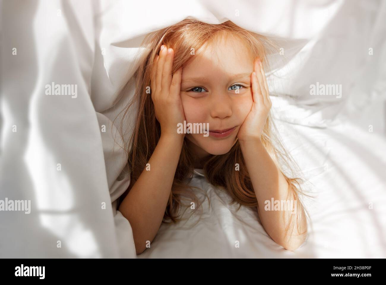 Girl sun hi-res stock photography and images - Alamy