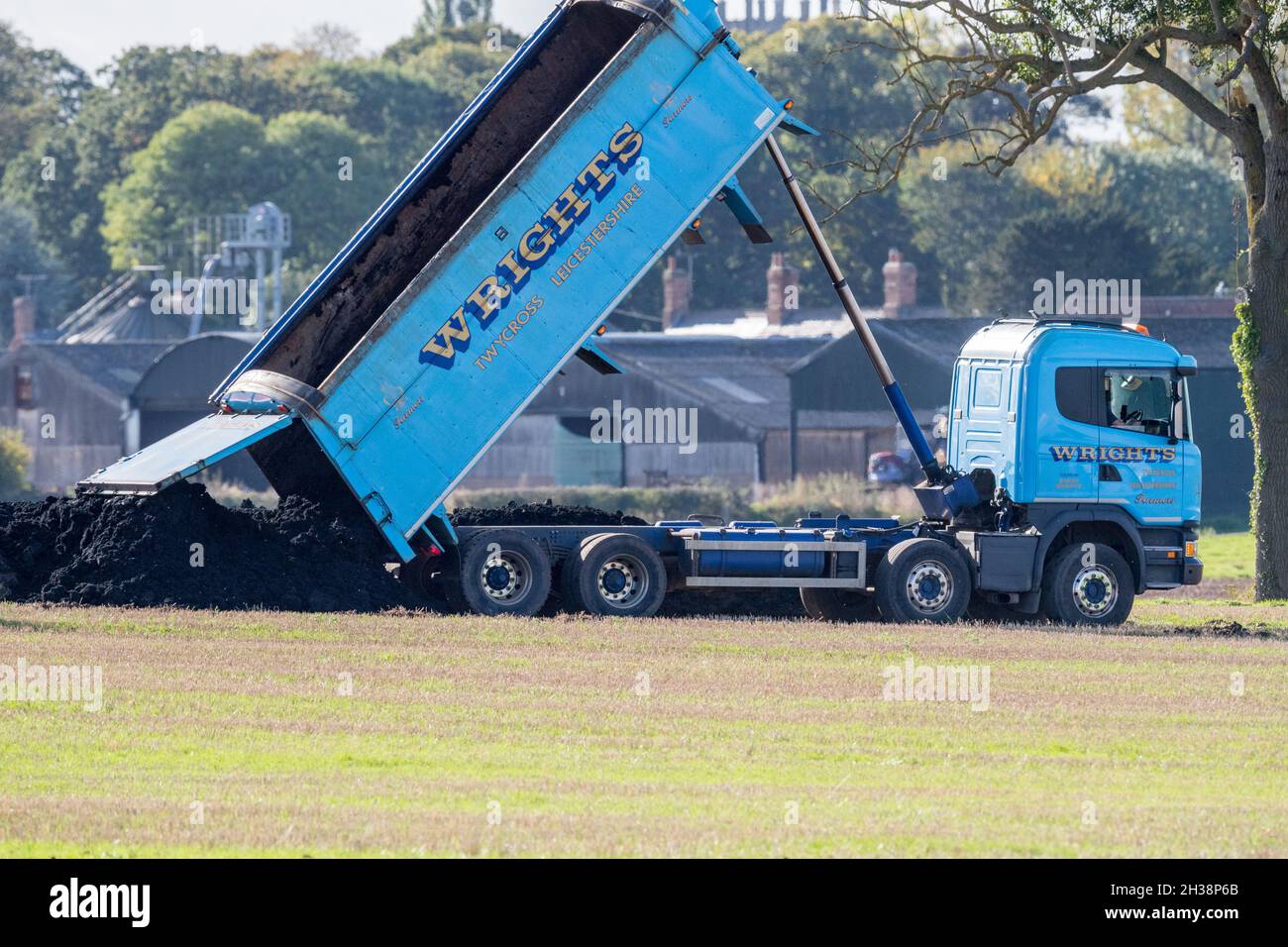 Wrights of Twycross operating a 8 wheeled tipper delivering waste to a ...