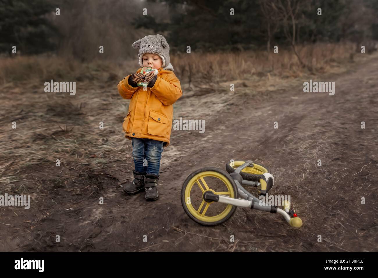 Boy outdoor lunch hi-res stock photography and images - Alamy