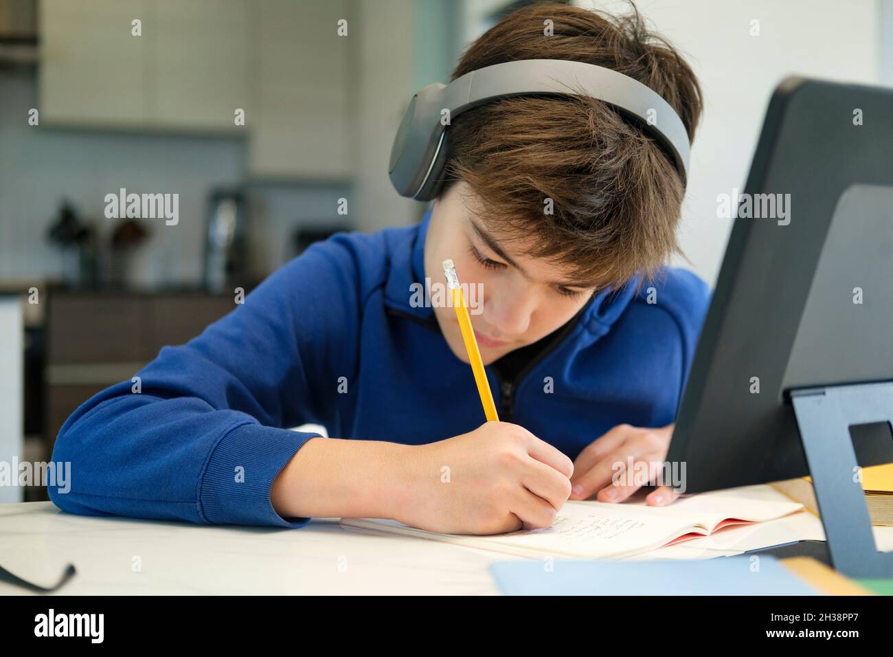 Teen homework studying learning hi-res stock photography and images - Alamy