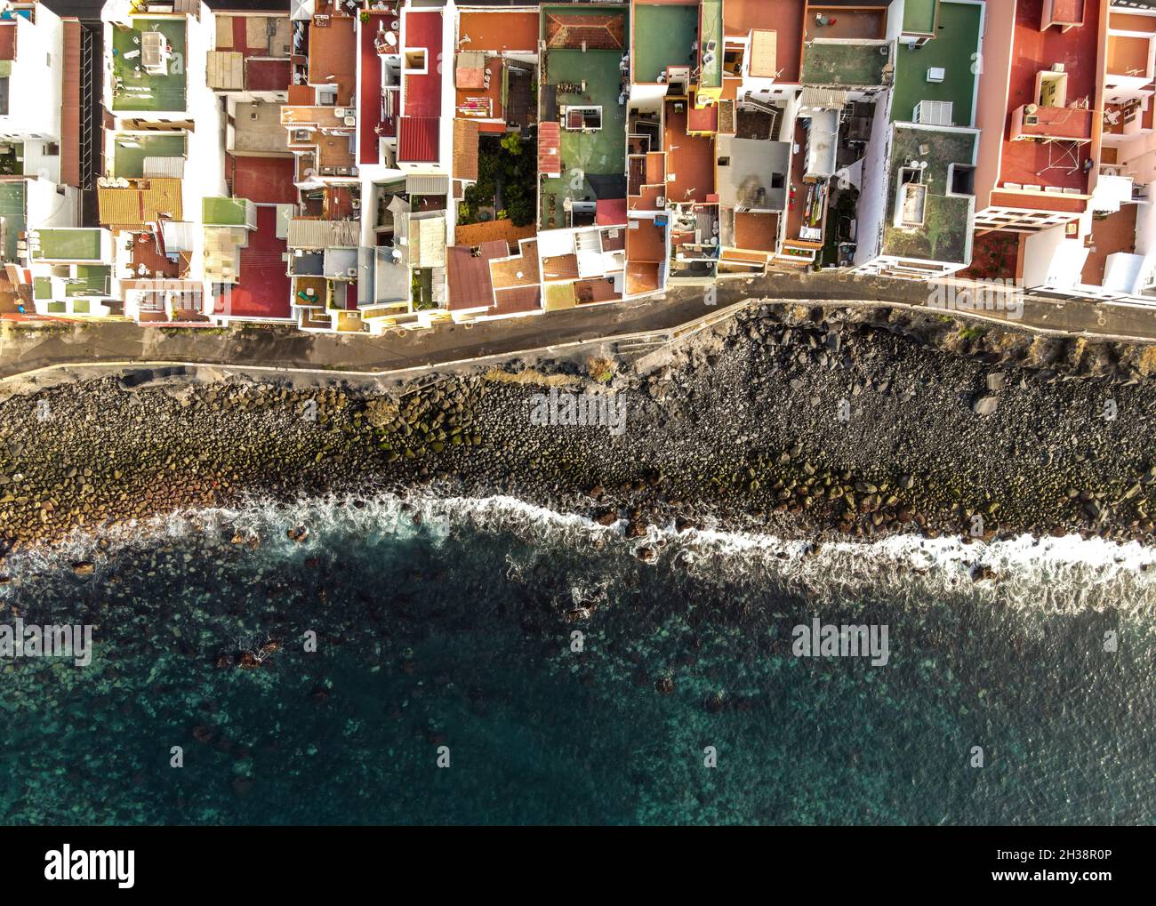 Black coloured sea hi-res stock photography and images - Alamy