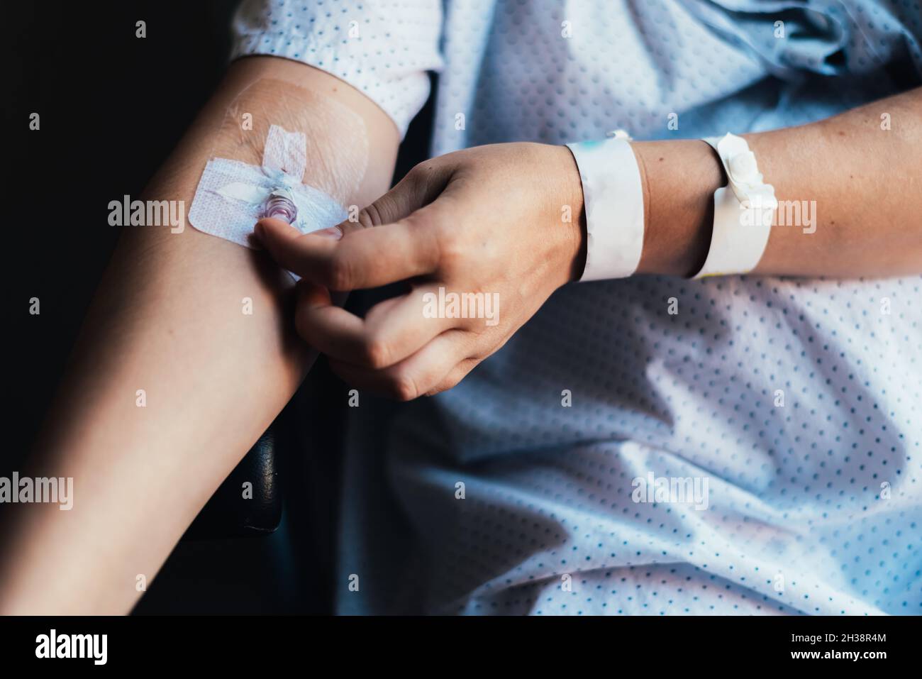 Woman admitted with an intravenous line in her arm Stock Photo - Alamy