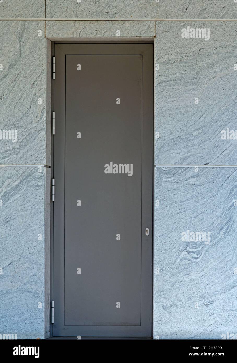 Closed metal door hi-res stock photography and images - Alamy
