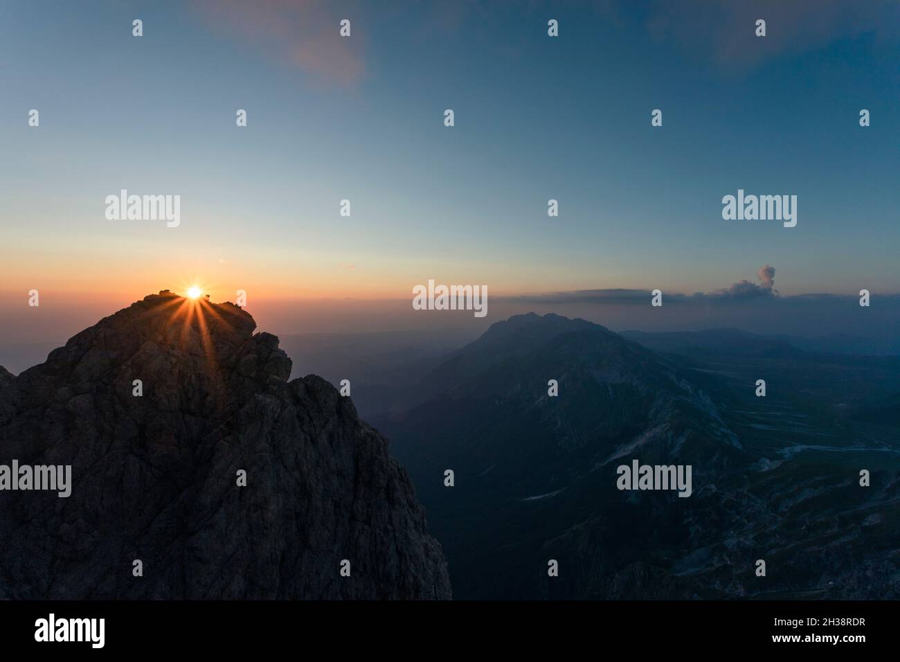 Light over mountains hi-res stock photography and images - Alamy