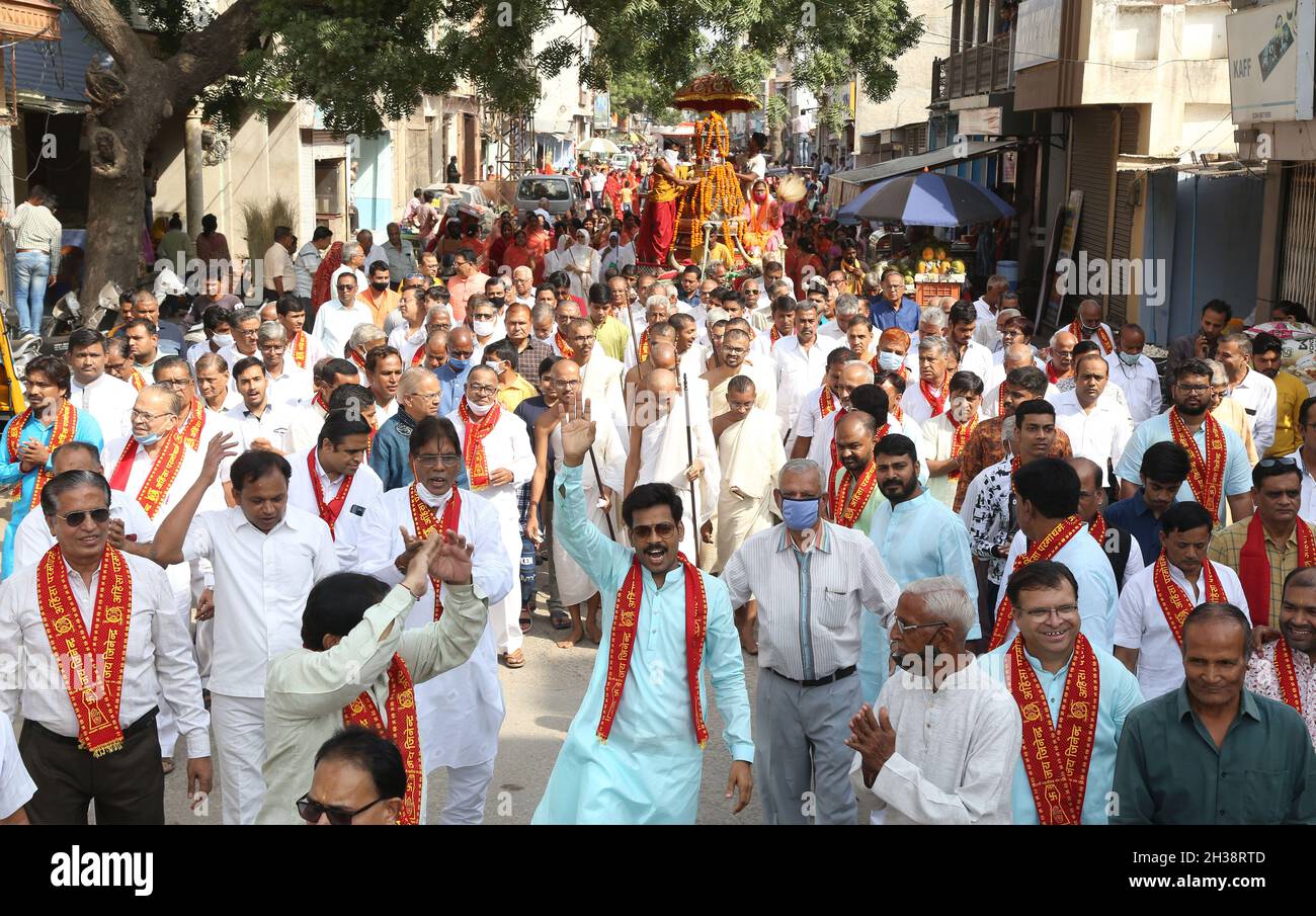 Jain monks hi-res stock photography and images - Alamy