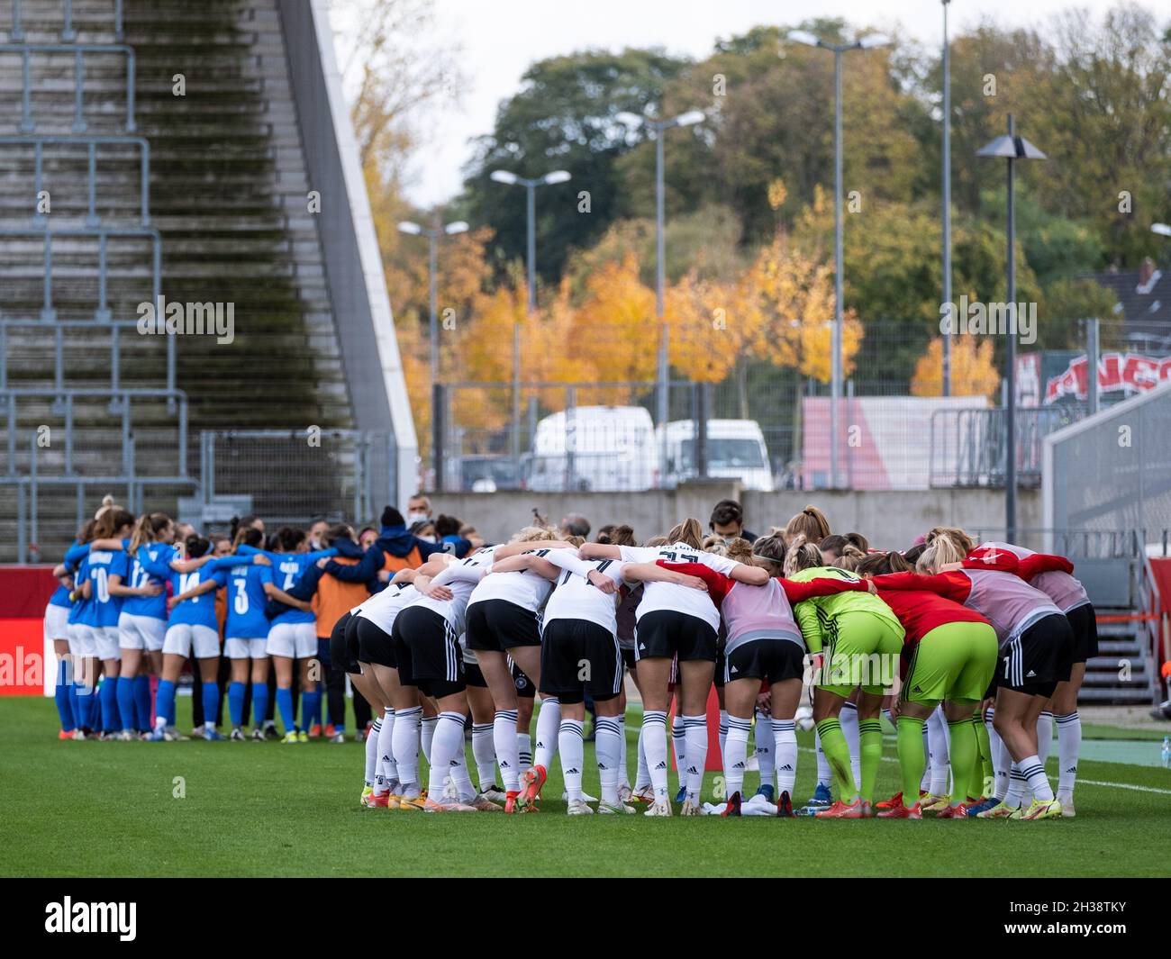 Essen, Germany . 26th Oct, 2021. Essen, October 26th 2021 Both teams ...