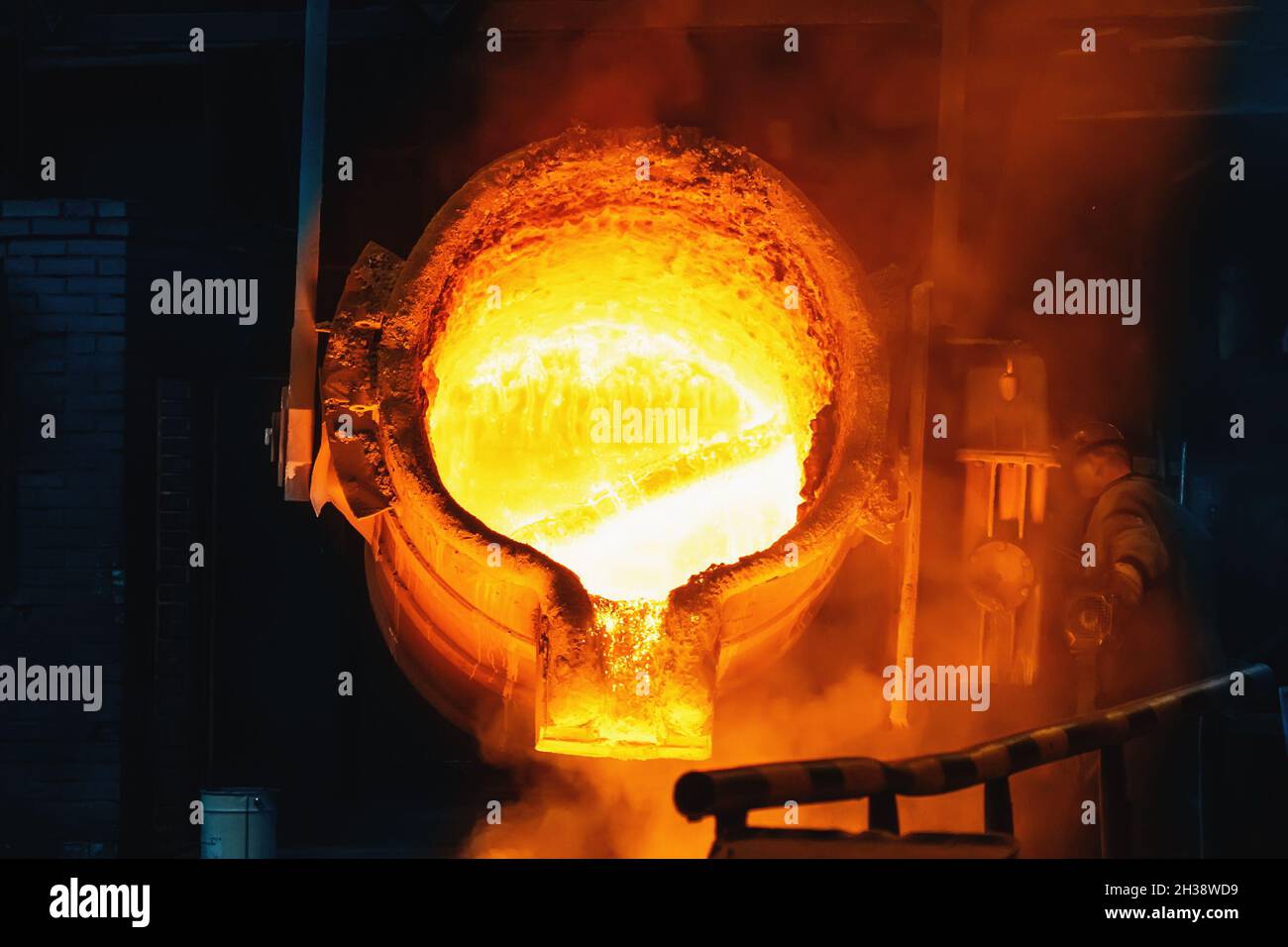 Molten metal sparks hi-res stock photography and images - Alamy