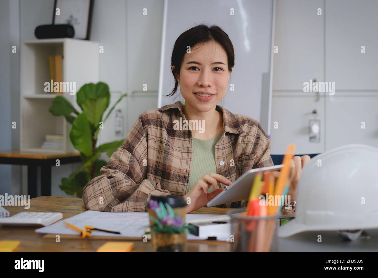 Architect working 3d model hi-res stock photography and images - Alamy