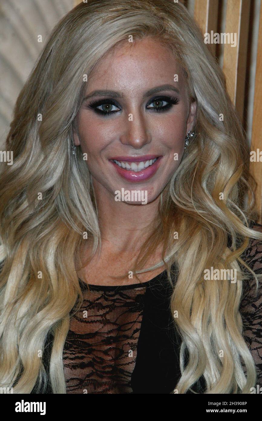 La Playmate del Año Día Elsa durante el photocall para anunciar la ...