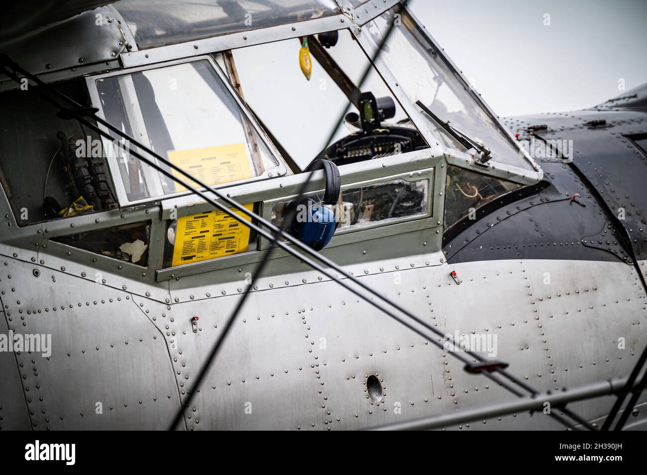 Detail cockpit old plane hi-res stock photography and images - Alamy