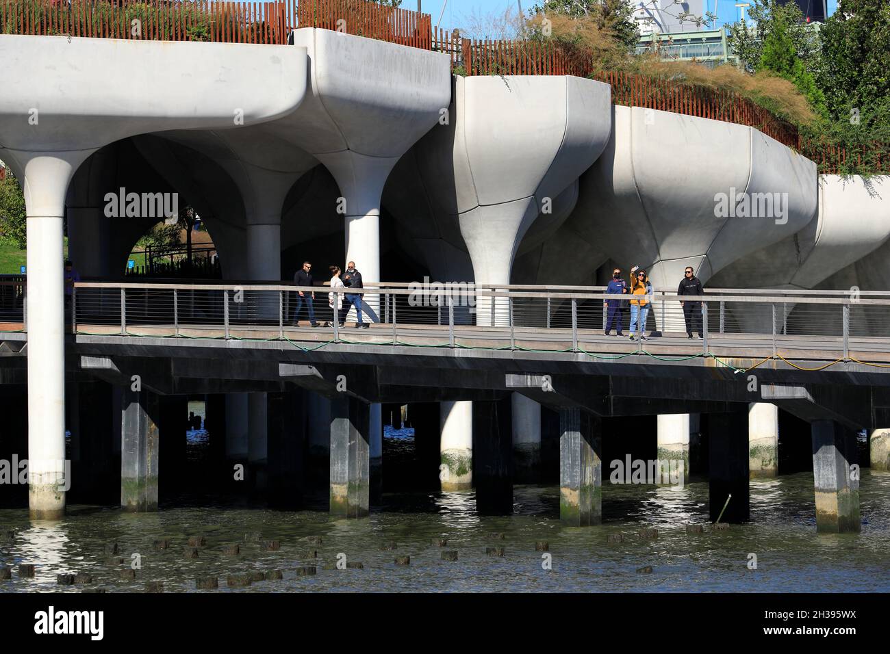 U shaped bridge hi-res stock photography and images - Alamy
