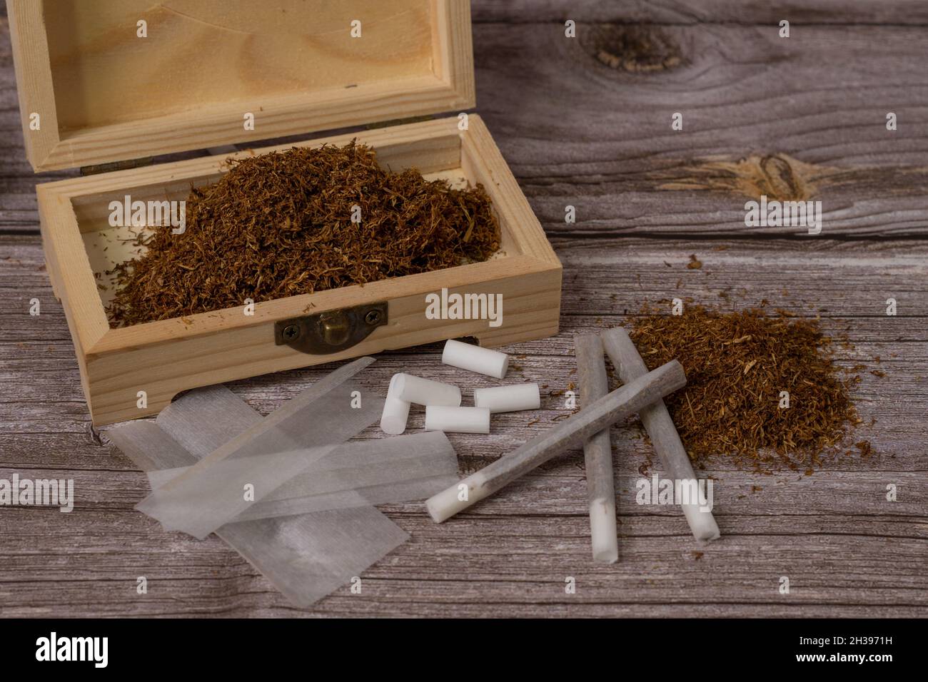 rolling tobacco and hand-rolled cigarettes Stock Photo - Alamy