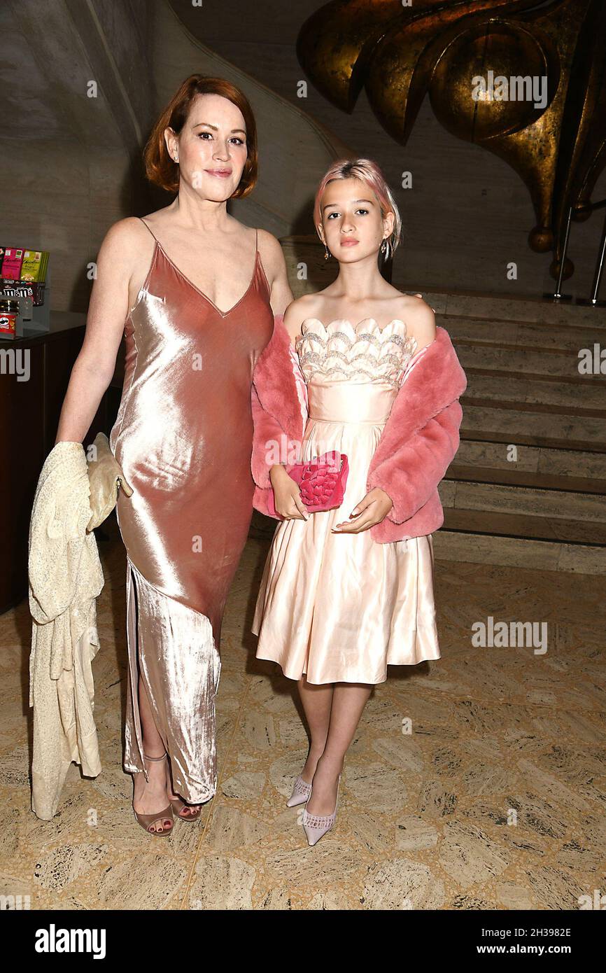 Molly ringwald daughter hi-res stock photography and images - Alamy