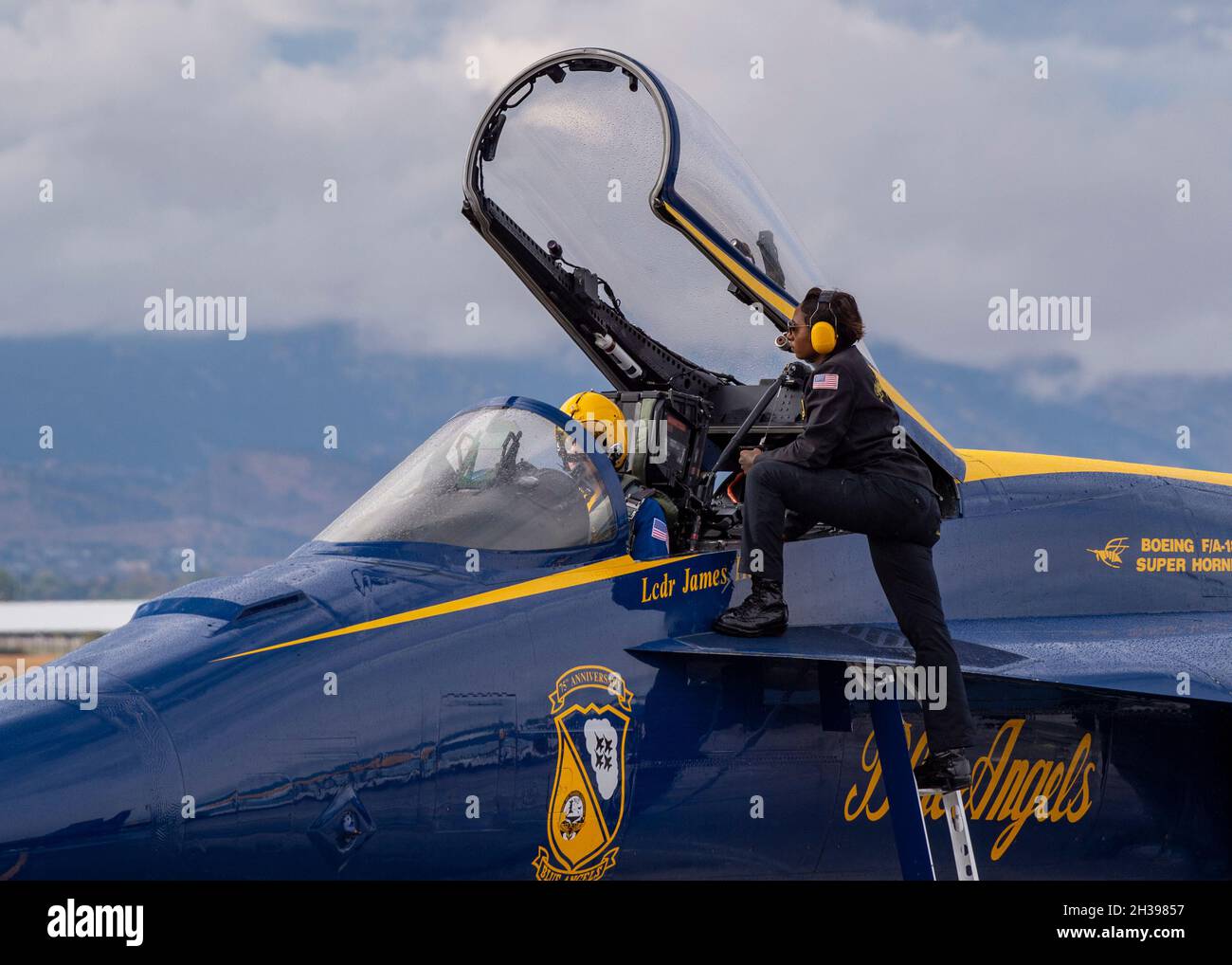 (U.S. Navy photo by Mass Communication Specialist 1st Class Bobby ...