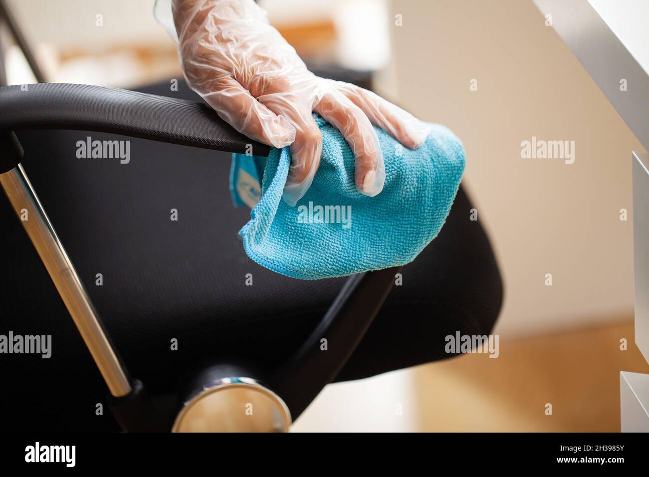 Scrub tech hi-res stock photography and images - Alamy