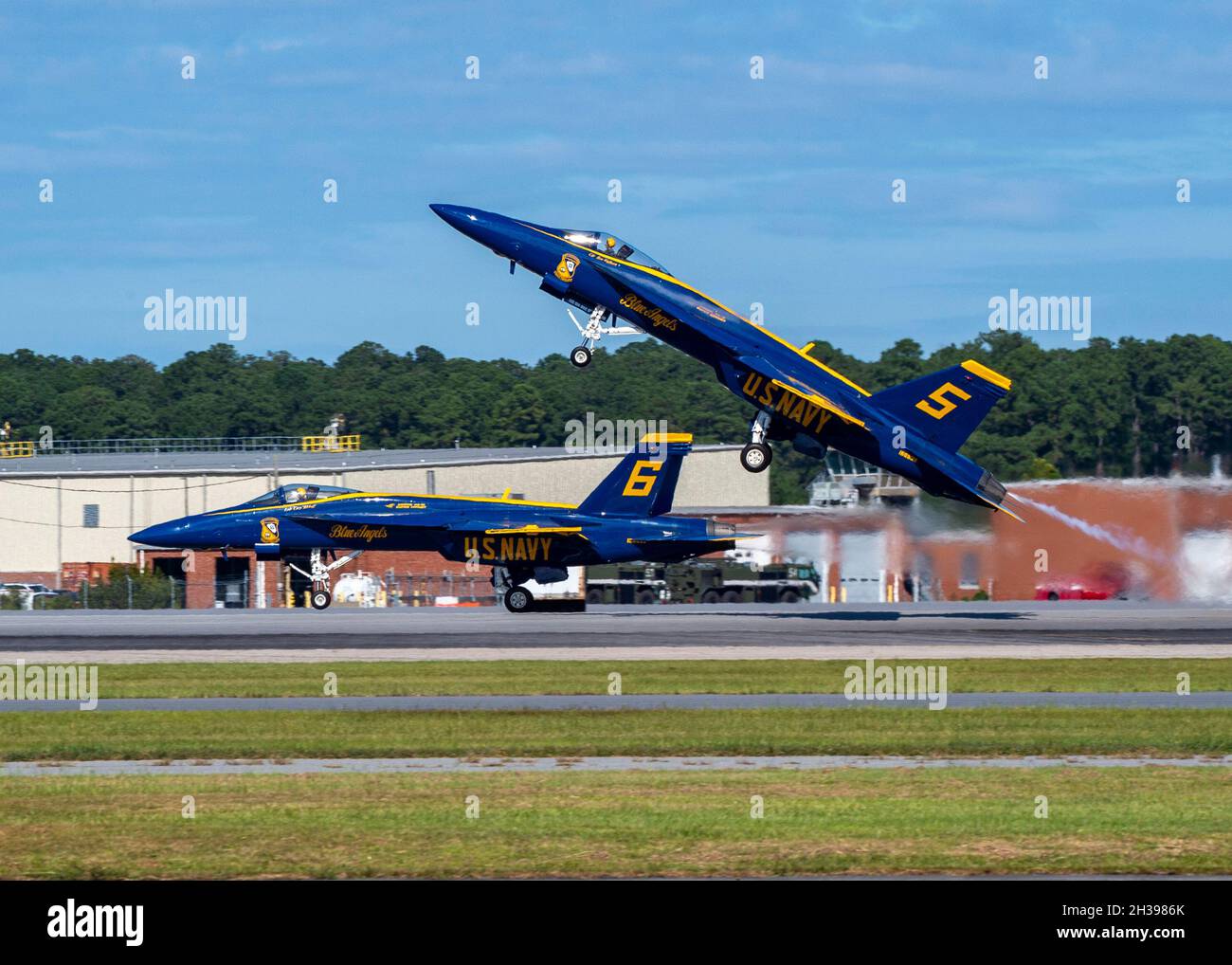(U.S. Navy photo by Mass Communication Specialist 1st Class Bobby ...