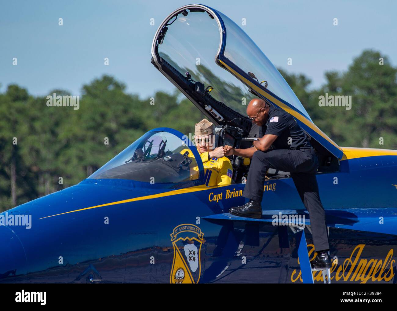 (U.S. Navy photo by Mass Communication Specialist 1st Class Bobby ...