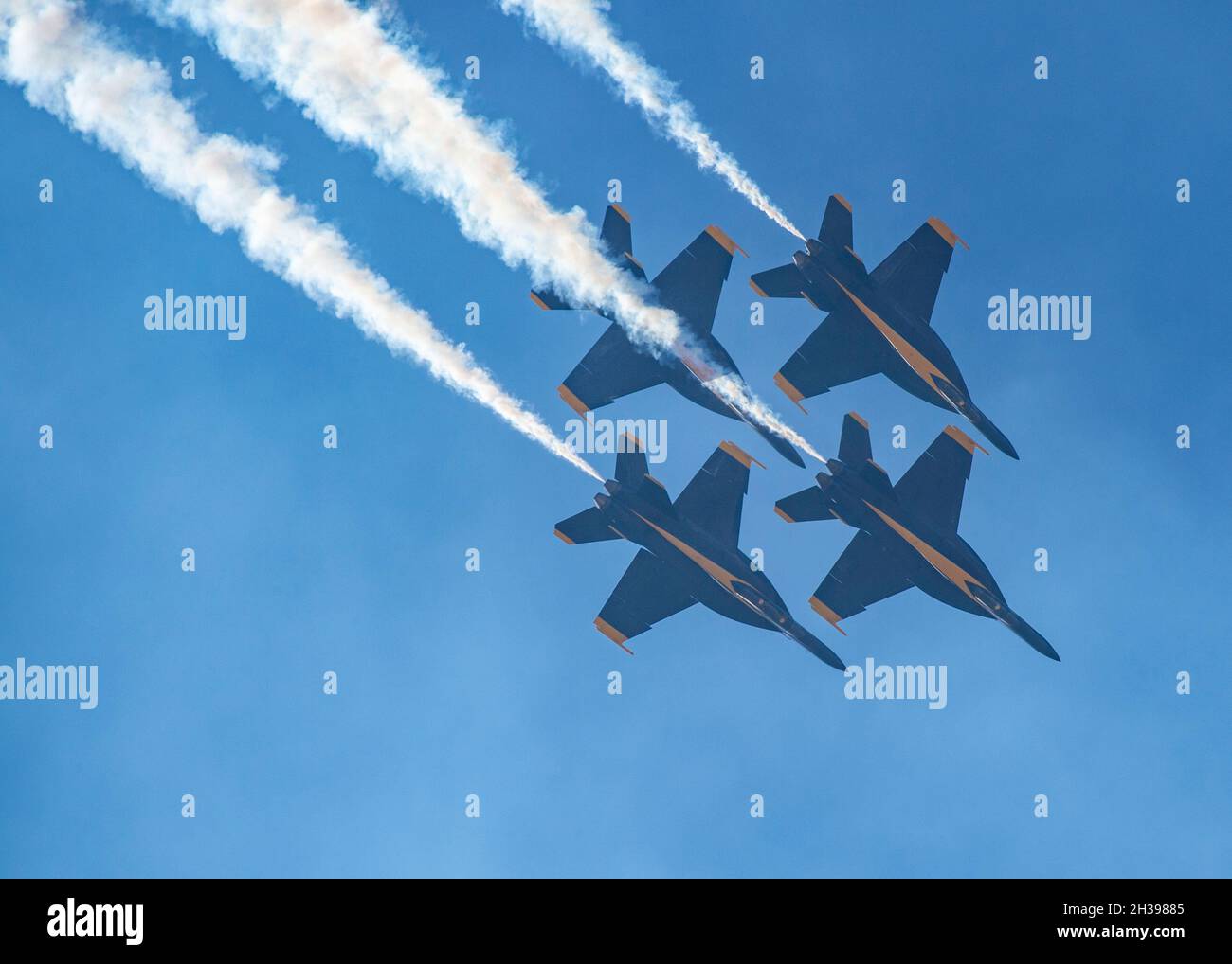 (U.S. Navy photo by Mass Communication Specialist 1st Class Bobby ...