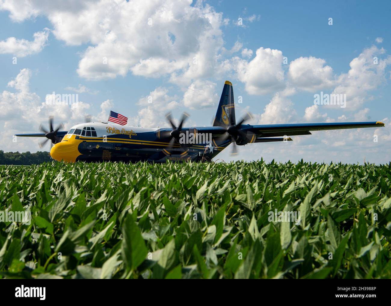 (U.S. Navy photo by Mass Communication Specialist 1st Class Bobby ...