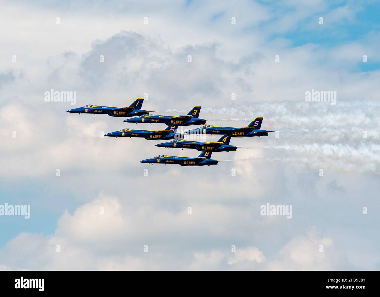 (U.S. Navy photo by Mass Communication Specialist 1st Class Bobby ...