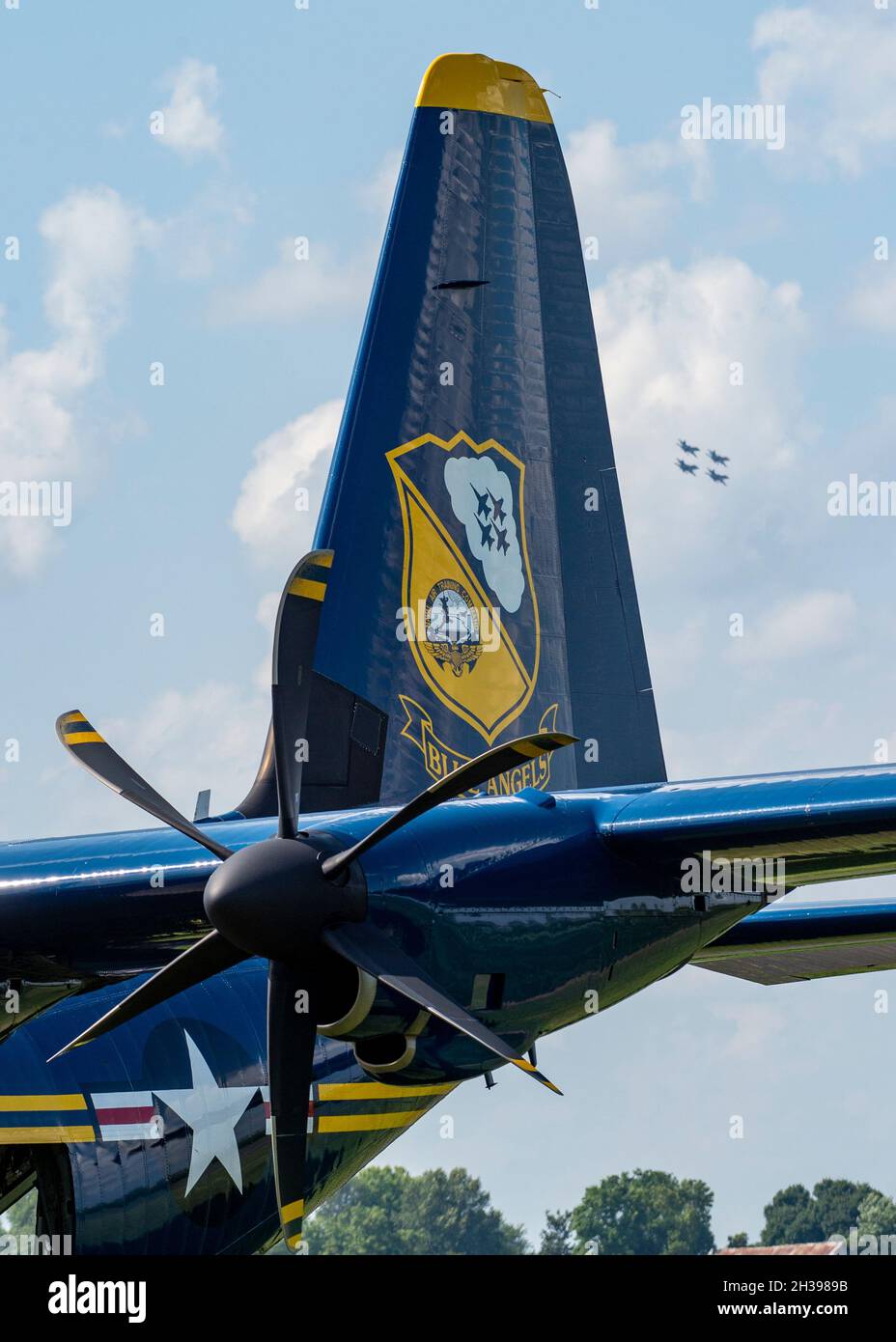 (U.S. Navy photo by Mass Communication Specialist 1st Class Bobby ...