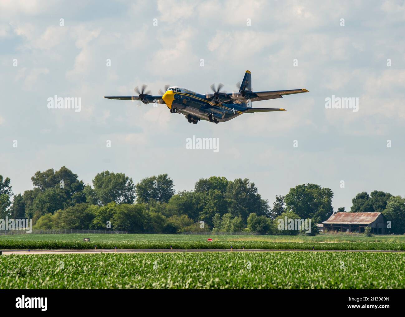 (U.S. Navy photo by Mass Communication Specialist 1st Class Bobby ...