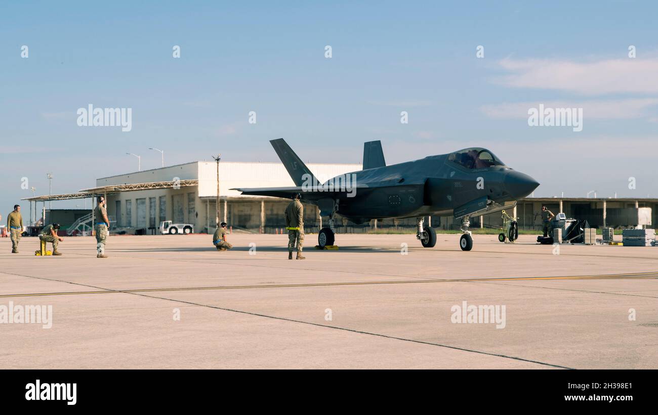 F-35s from the 62nd Fighter Squadron visit Joint Base San Antonio ...
